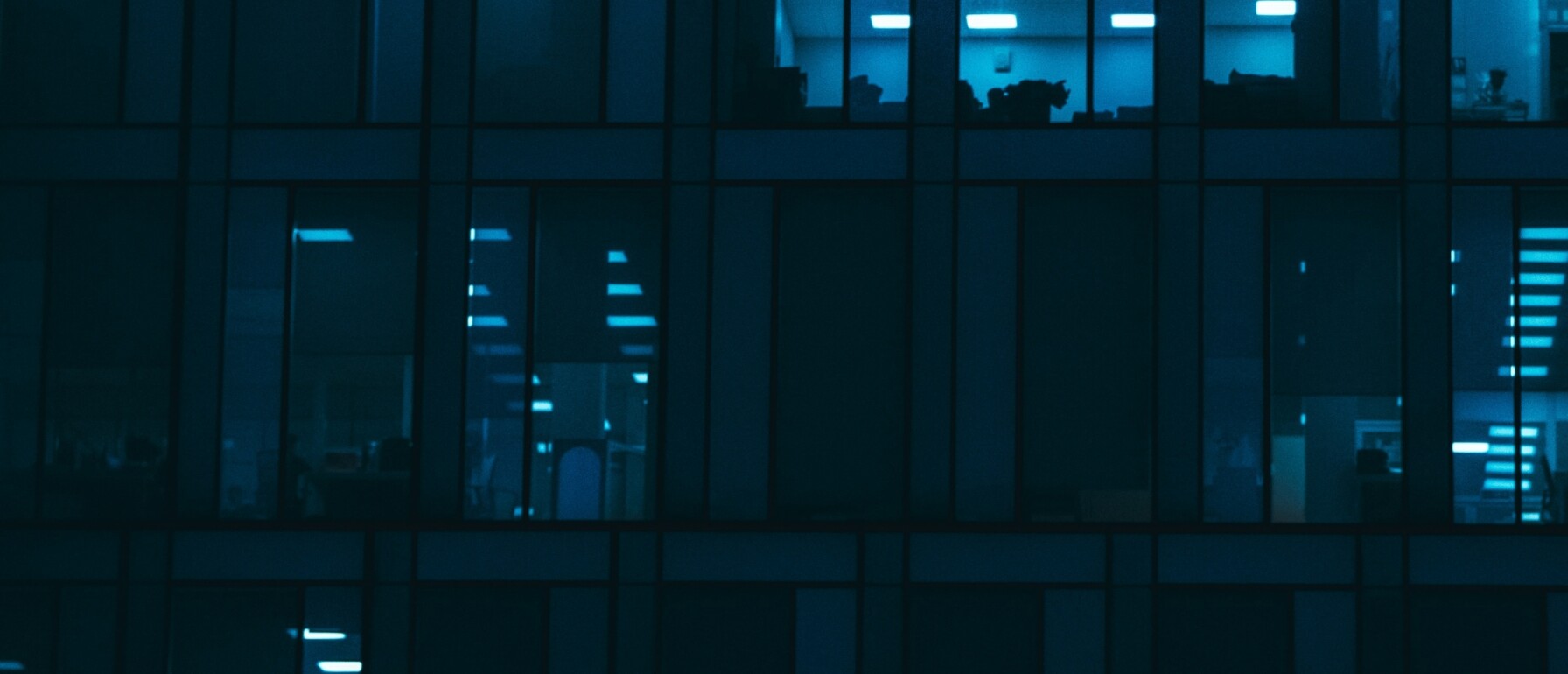 What are the server requirements for Windows Server 2022?