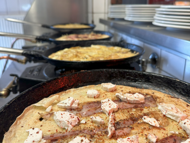 Ontspannen sfeer en lekkere traditionele pannenkoeken