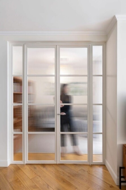 Déze anti-inkijk raamfolie geeft een hip ribglas-effect