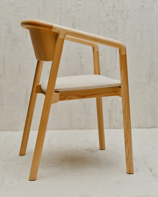 10X Onze favoriete Japandi eetkamerstoelen op een rijtje