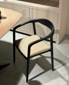 10X Onze favoriete Japandi eetkamerstoelen op een rijtje