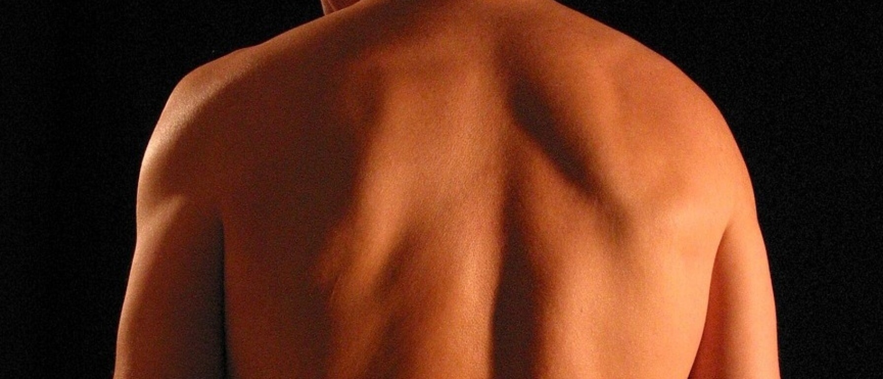 Pijn onder de ribben bij je buik?