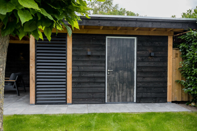 Douglas overkapping met tuinschuur