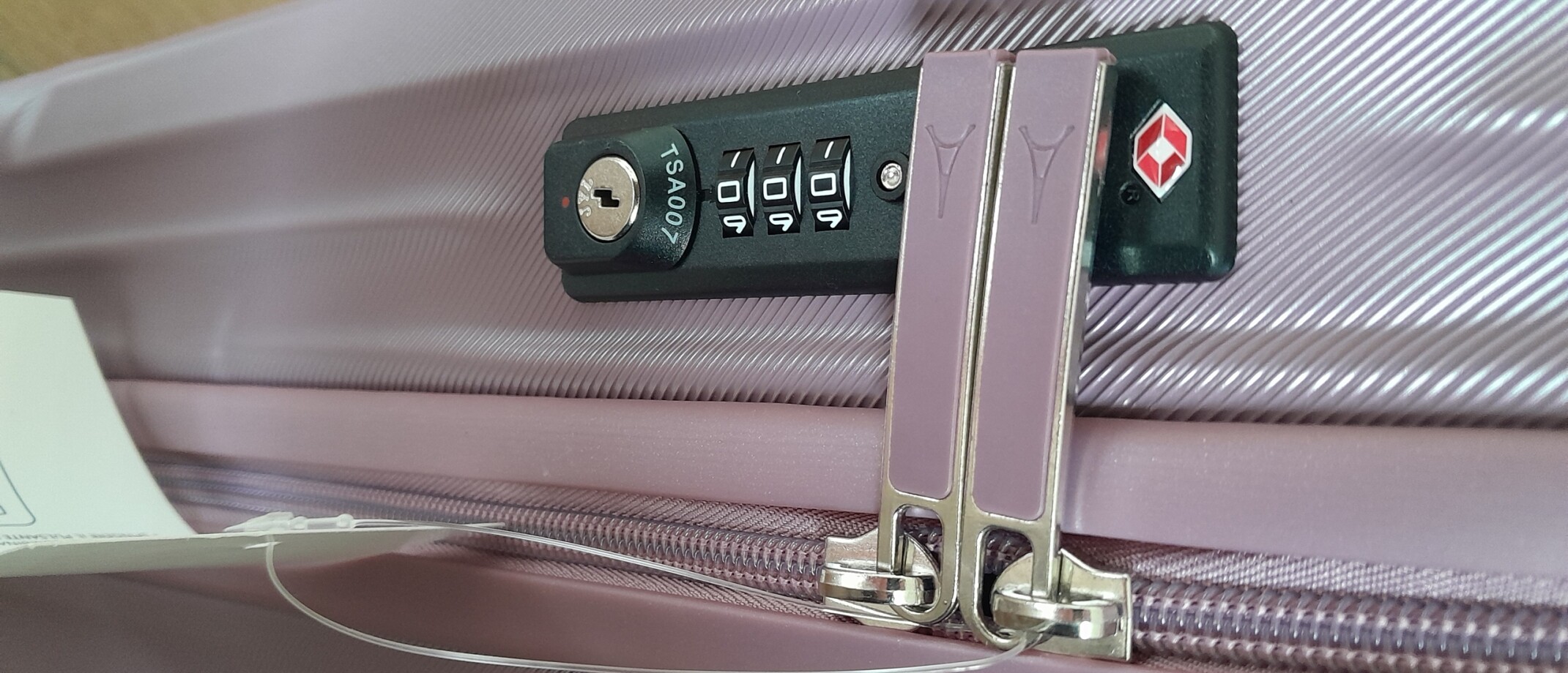 Wat is een TSA-slot? Voorkom onnodige schade aan je koffer!🧳🔒