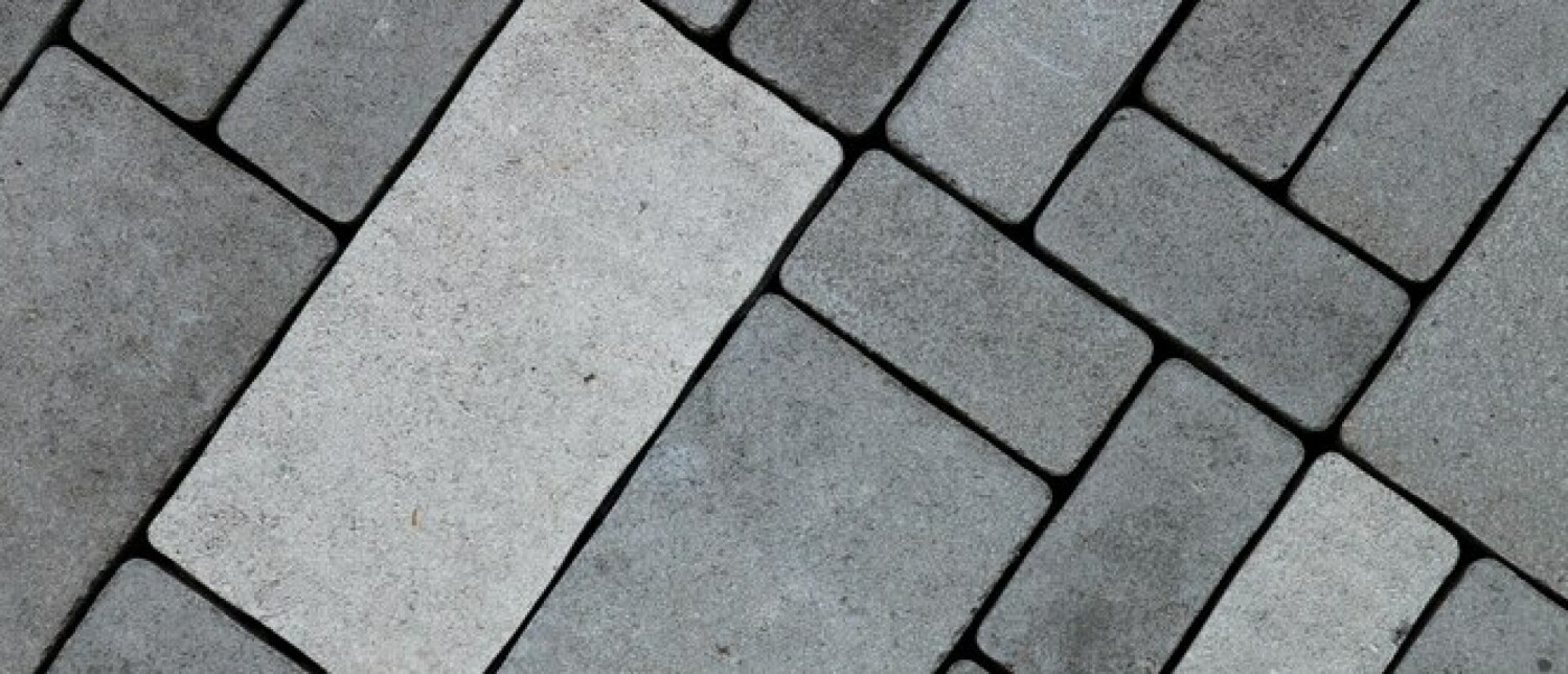 Vlekken op betontegels verwijderen: de oplossing