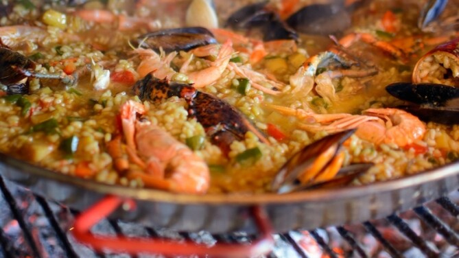 Paella op de Barbecue - Een verrassende Twist