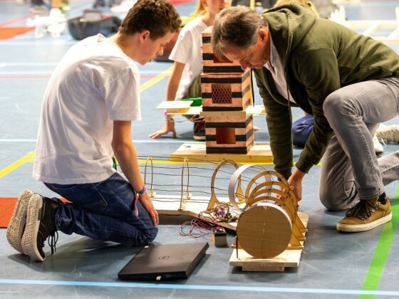 Obstakels bouwen & Drone-racen tijdens de Drone Cup Finals