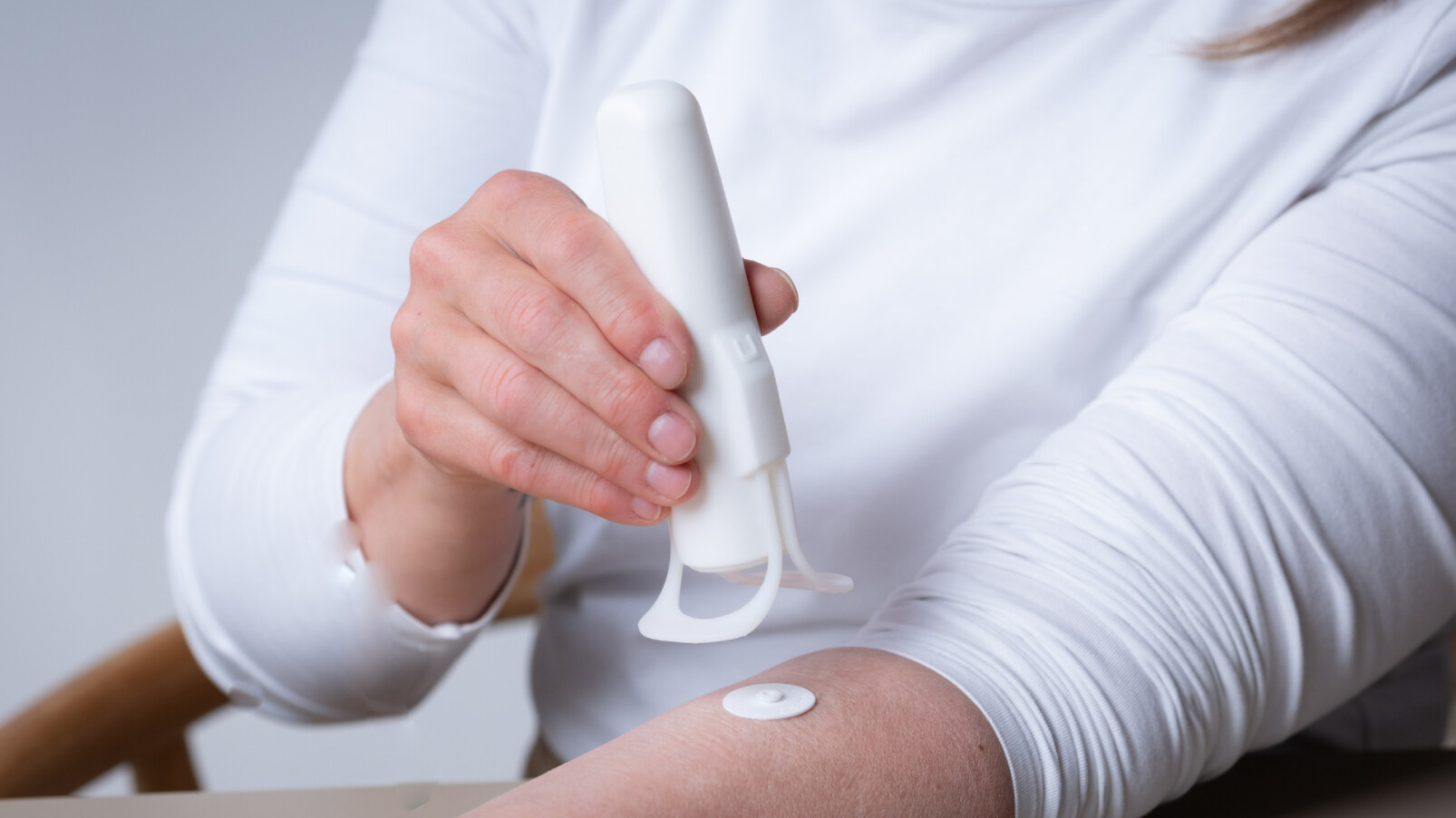 uPATCH™ PLUS - Microneedle Applicator for multiple-use