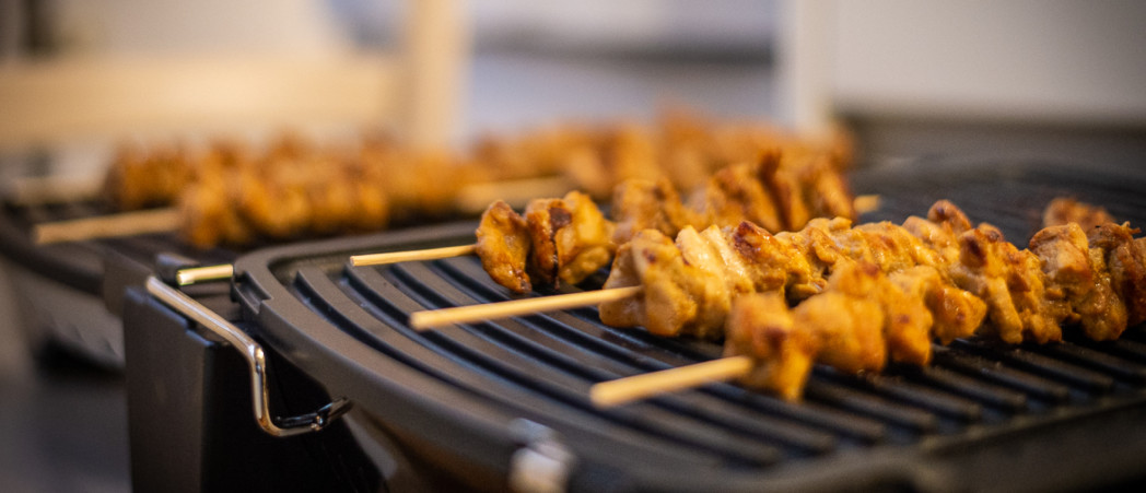 Saté ajam recept voor Indonesische kipspiezen met pindasaus