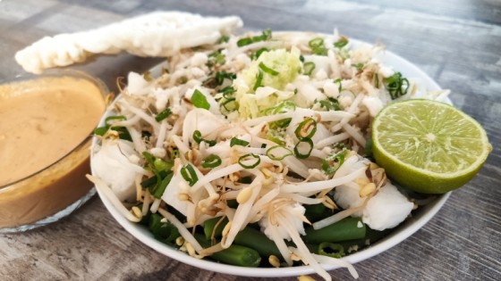 Lotek recept voor een Indonesisch groentegerecht met een frispittige ...