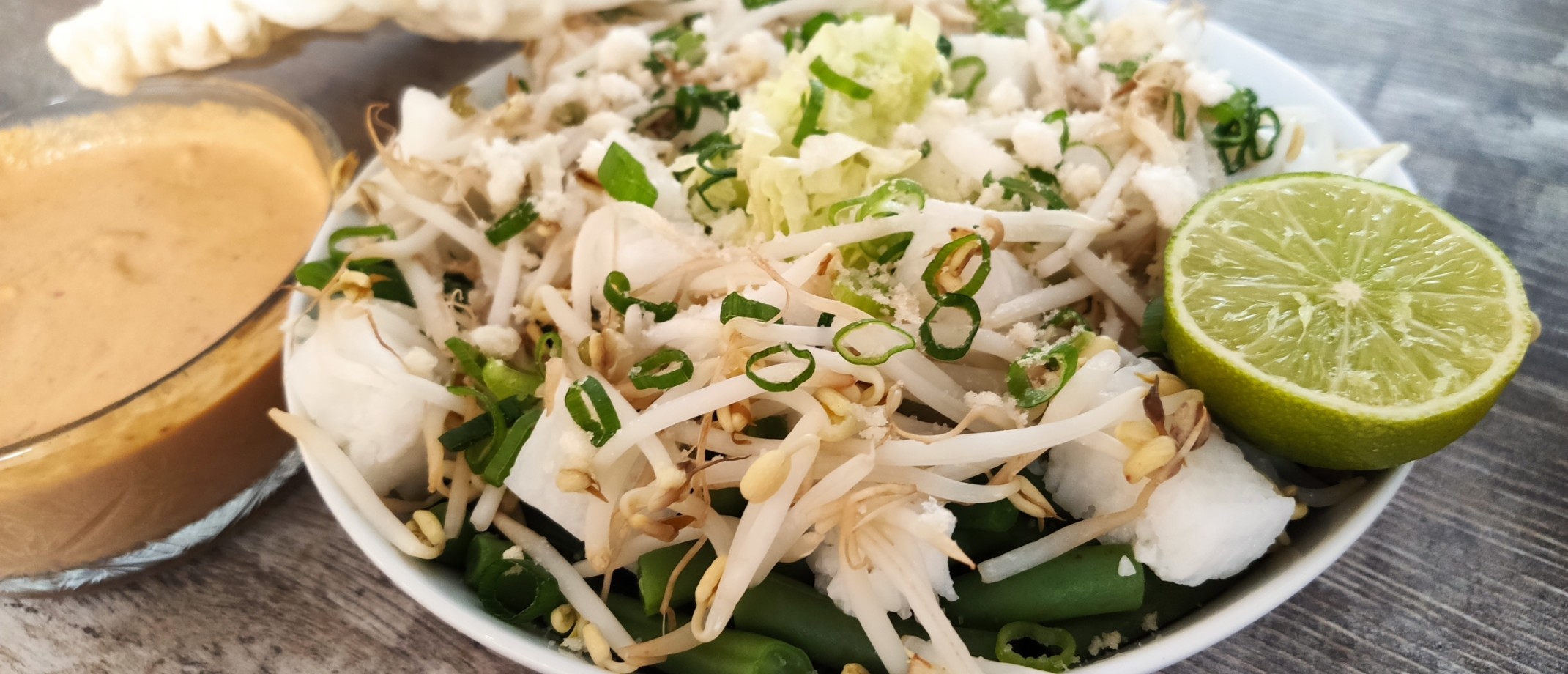 Lotek recept voor een Indonesisch groentegerecht met een frispittige ...