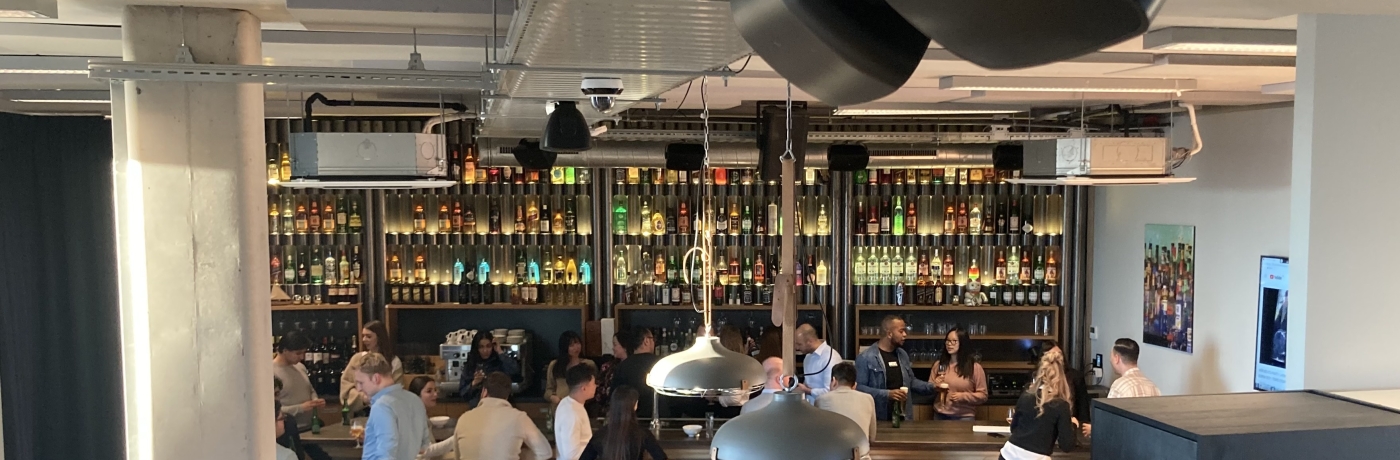 Muziek op de werkvloer bij Van Caem Klerks Group Amsterdam