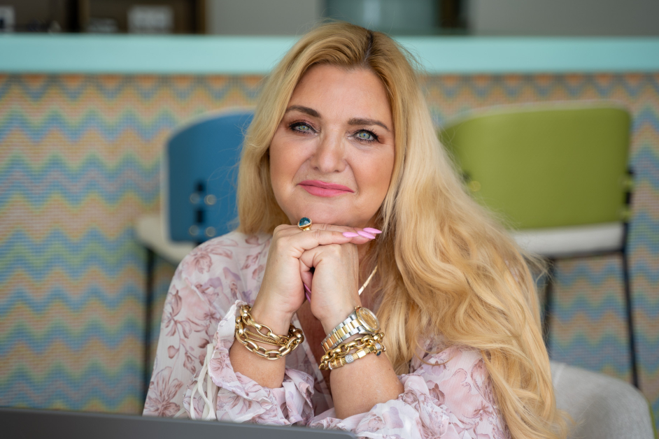 Over Claudia L. van Haeften