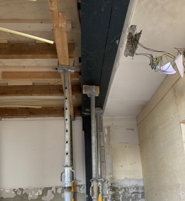 Hoe lang duur het plaatsen van een stalen balk en wat kost dit?