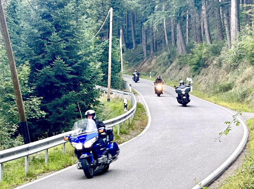DICX Motorreizen motorreis bergtraining bochtentraining 2024