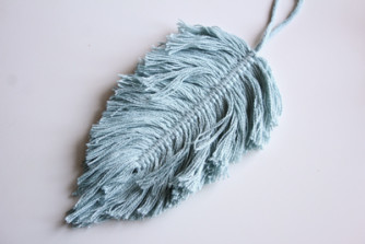 DIY Macramé Feather. Super Easy and Fantastic as Decoration