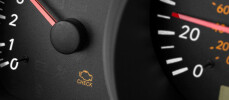 Het motorlampje van de auto blijft branden: wat nu? | Dynamic Tuning