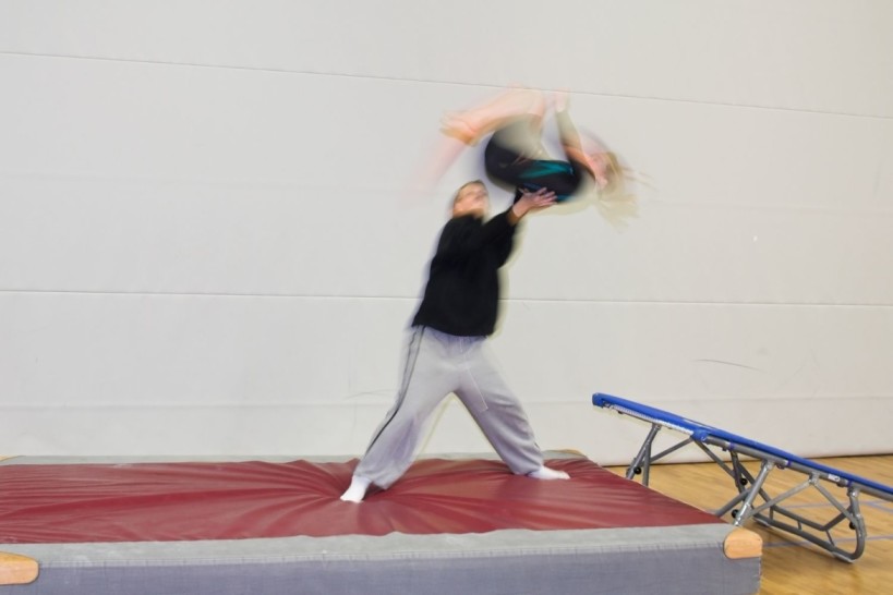 Learning a front flip, the most important steps for beginners