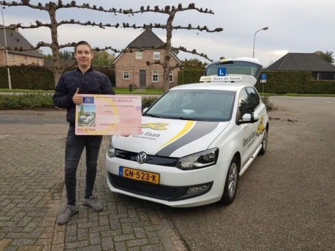 Autorijbewijs halen? Kees de Vaan opleidingen | Boek een adviesles!