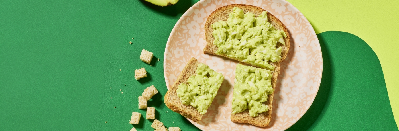 Gezond broodbeleg baby 8 maanden: avocado-ei spread