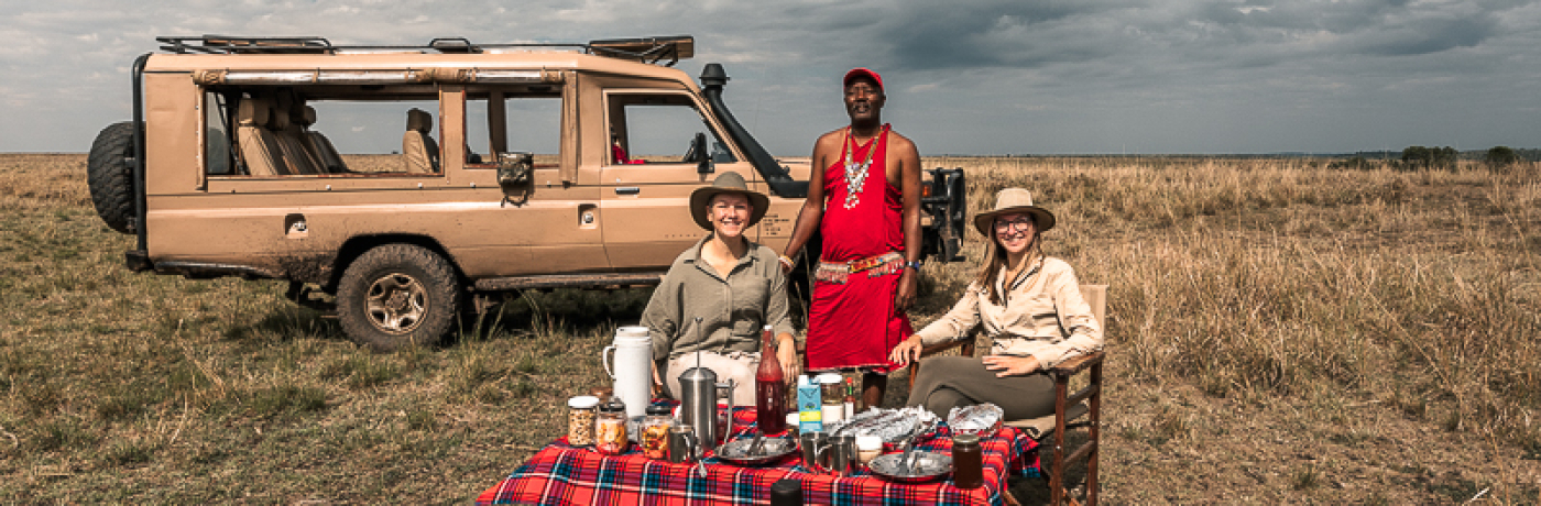 What is a bush breakfast on safari?