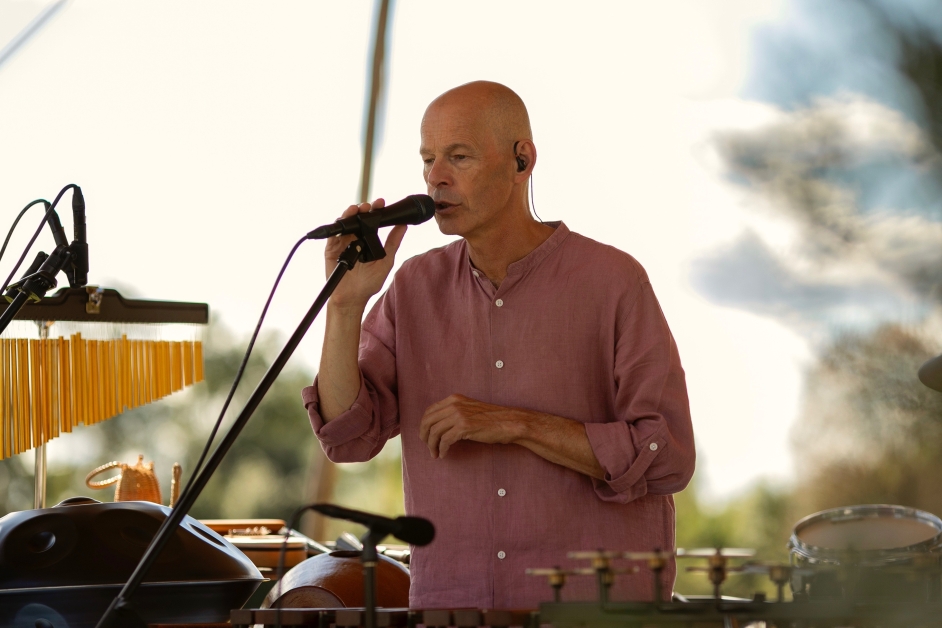 Heb je een vraag? Neem contact op over muziek, satsangs en coaching