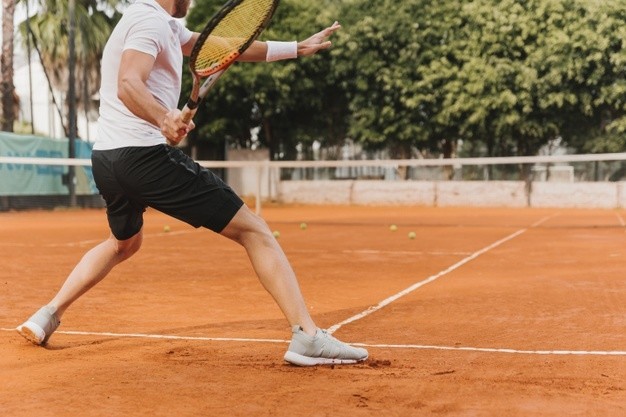 Wat is een tennisarm? Wat is een tennis elleboog? En hoe ontstaat het?