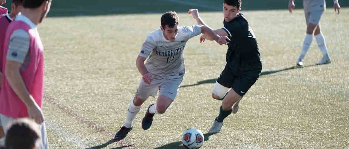 Wat is een 4-3-3 systeem? Wat zijn de voor- en nadelen van 433?