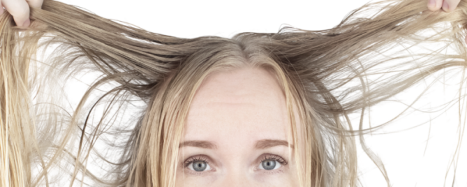 Glimmend, vet haar | Oorzaak en tips | Sproet