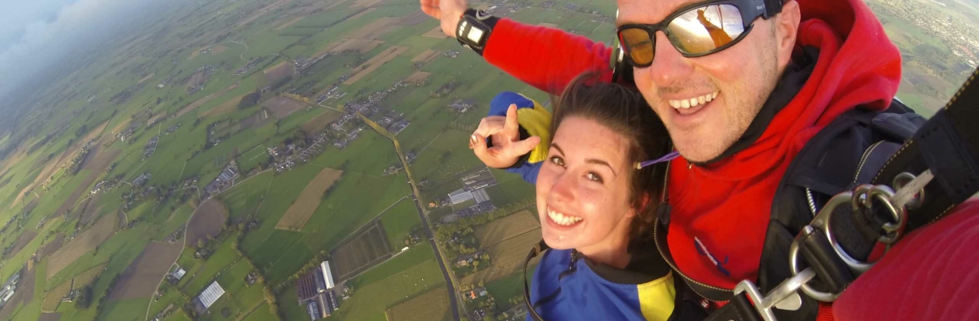 Parachutespringen Texel met een groep | Avontuurlijk uitje