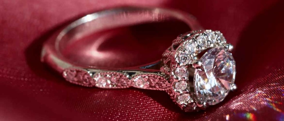 Wat is bij trouwringen het verschil tussen diamant en briljant?